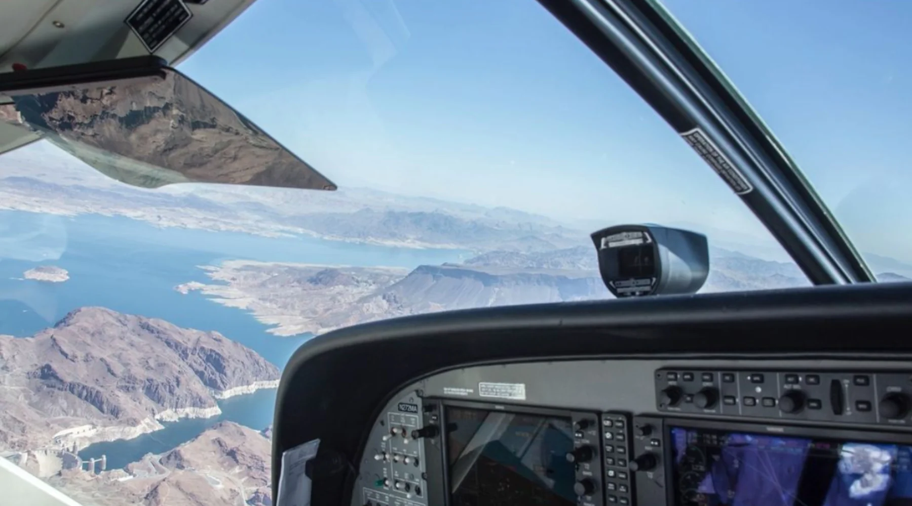 Pros Of Flying With A Glass Cockpit | Aviatek Flight Simulators